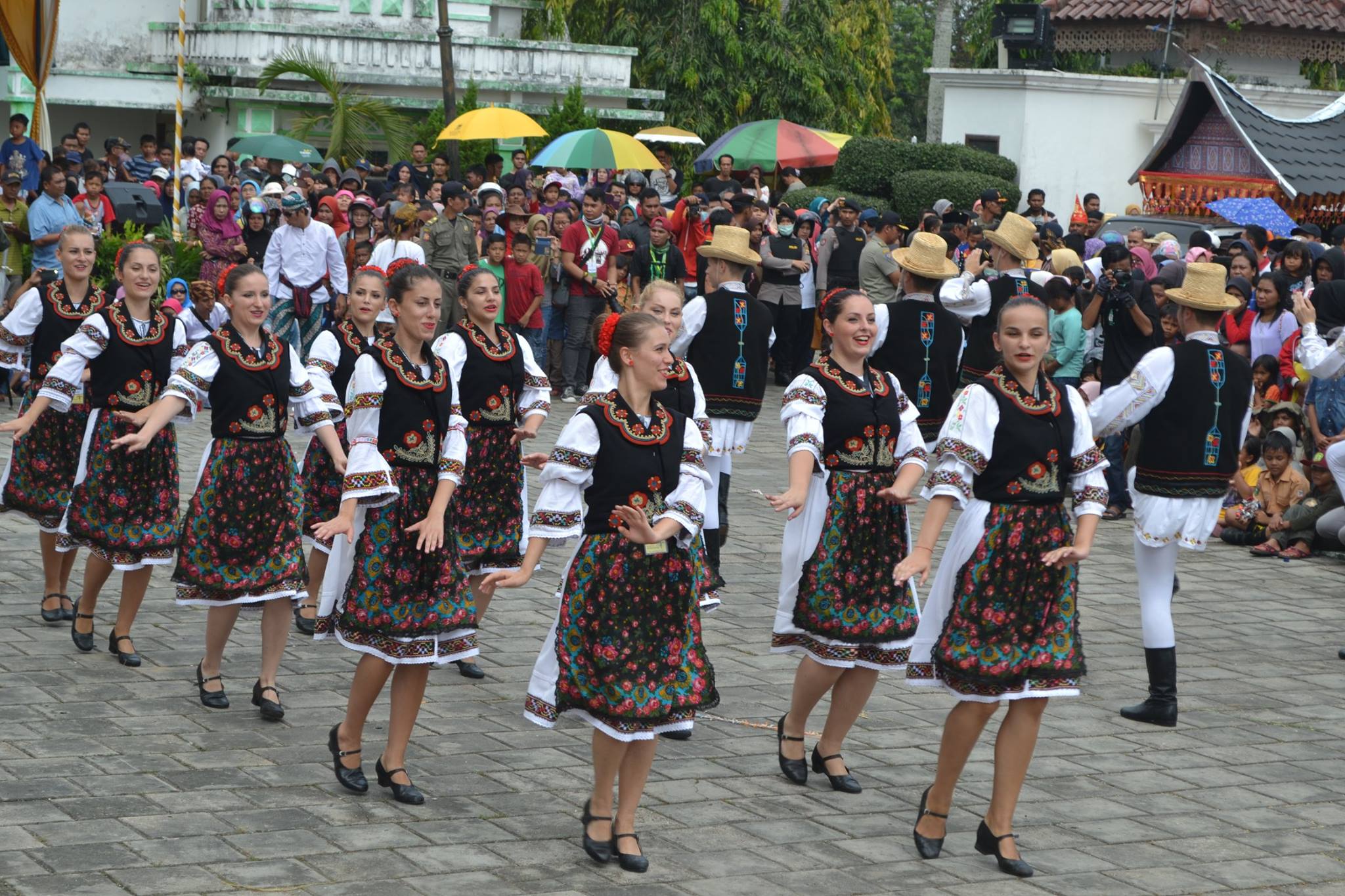 Mărțișorul reprezintă România și Clujul tocmai în Indonezia!