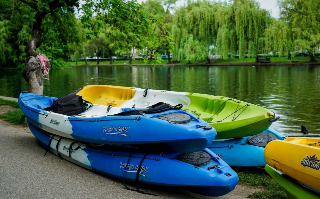 Caiac SMile aduce din nou culoare pe lacul Chios din Parcul Central, cu ...