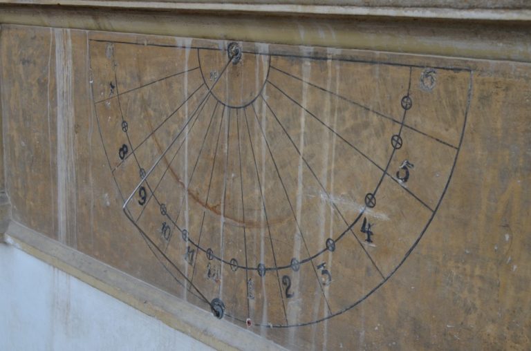 Un alt mod de a măsura timpul în oraș: câte ceasuri solare sunt în Cluj?