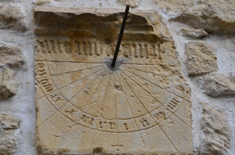 Un alt mod de a măsura timpul în oraș: câte ceasuri solare sunt în Cluj?