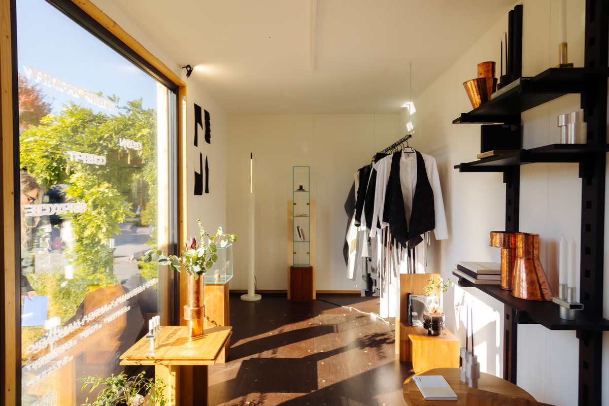 Iulius Mall Cluj găzduiește pop-up-ul designerului Radu Abraham ...