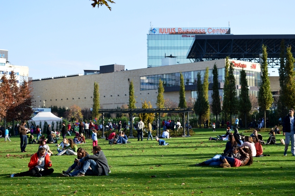 1 MAI ÎN IULIUS PARC: PICNIC IN THE PARK