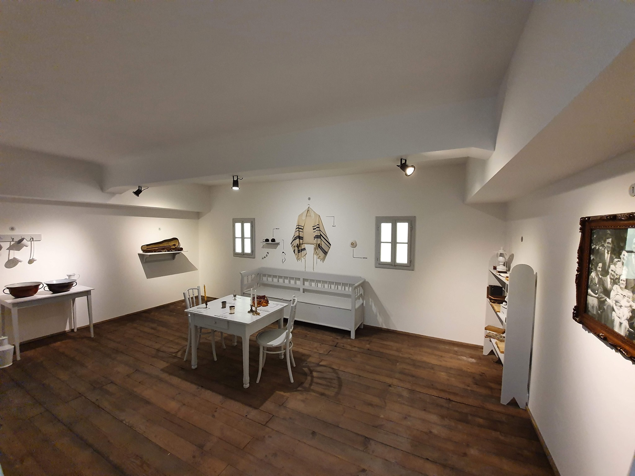 Primul muzeu care-ți vorbește prin imagini, sunete și povești reale de ...