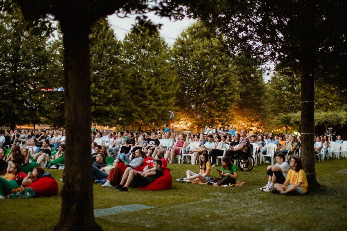 TIFF 2025 x Iulius Mall: zece seri de film în aer liber, Q&A cu ...