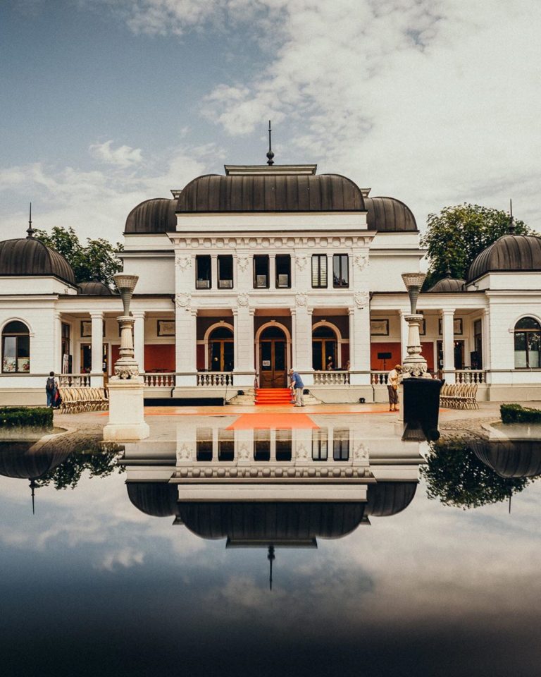 De la eclectic la modern: dicționarul de arhitectură al orașului Cluj ...