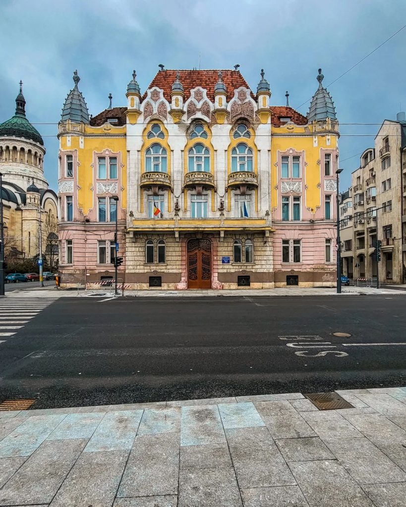De la eclectic la modern: dicționarul de arhitectură al orașului Cluj ...