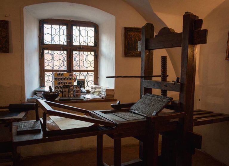 Istorie | Ce se învăţa în prima şcoală românească?